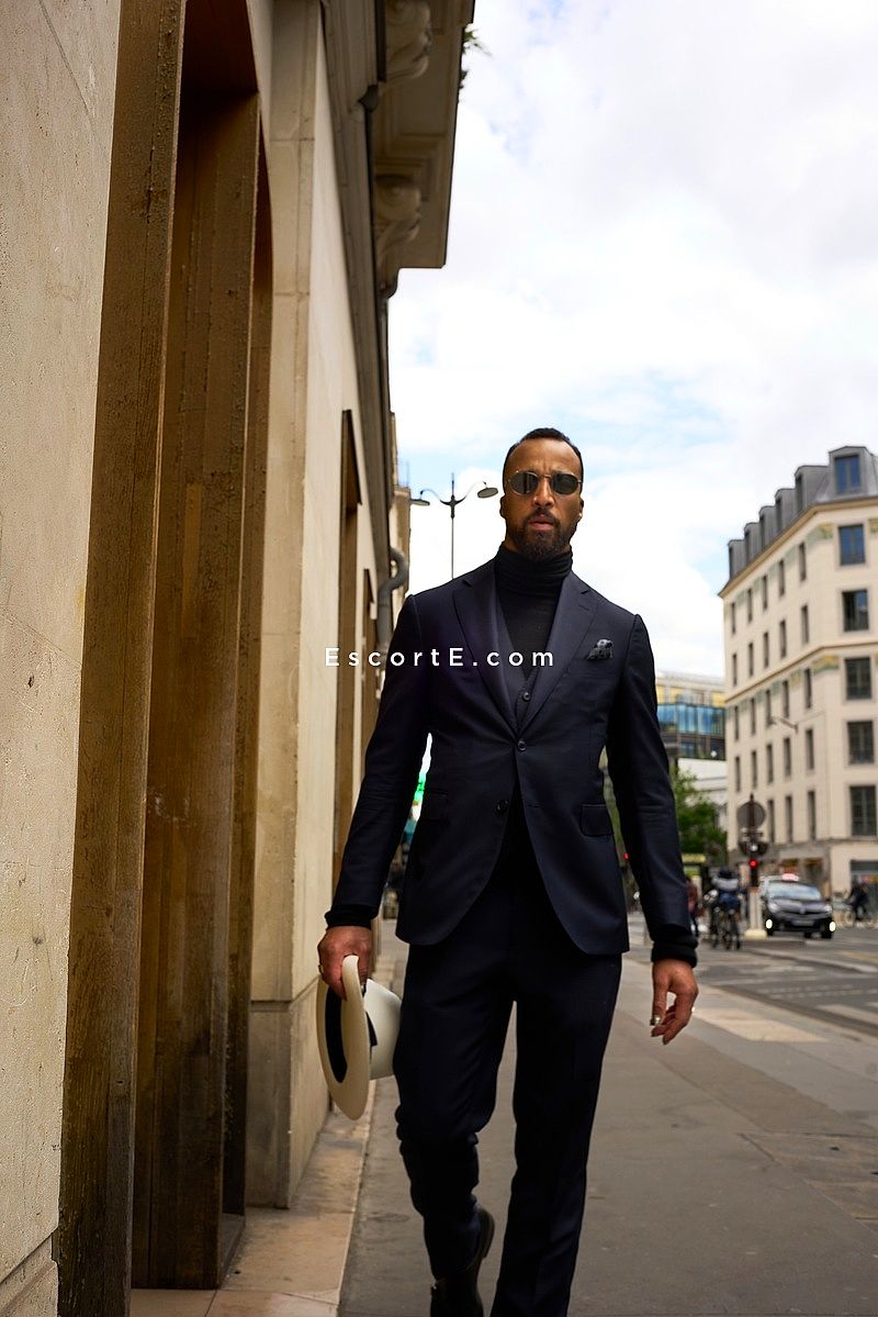 Escort boy Escort Gabriel Laurent en Paris - EscortE